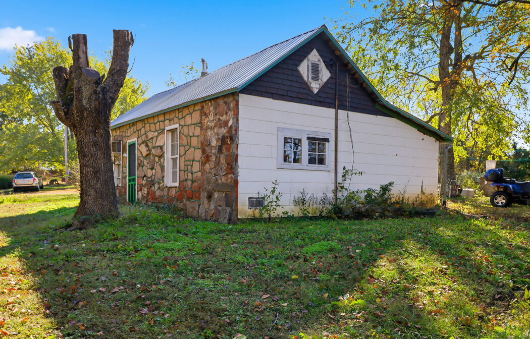 230 Acres – Ozark Hunting & Cattle Land Near Twin Lakes